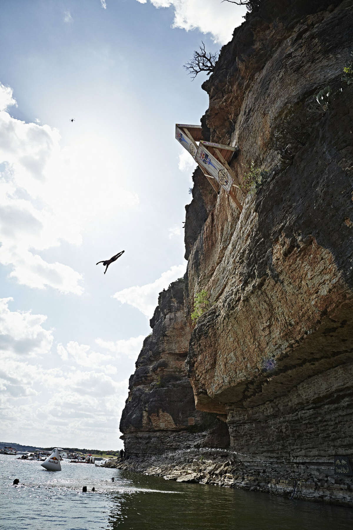 San Antonian claims cliff-diving crown