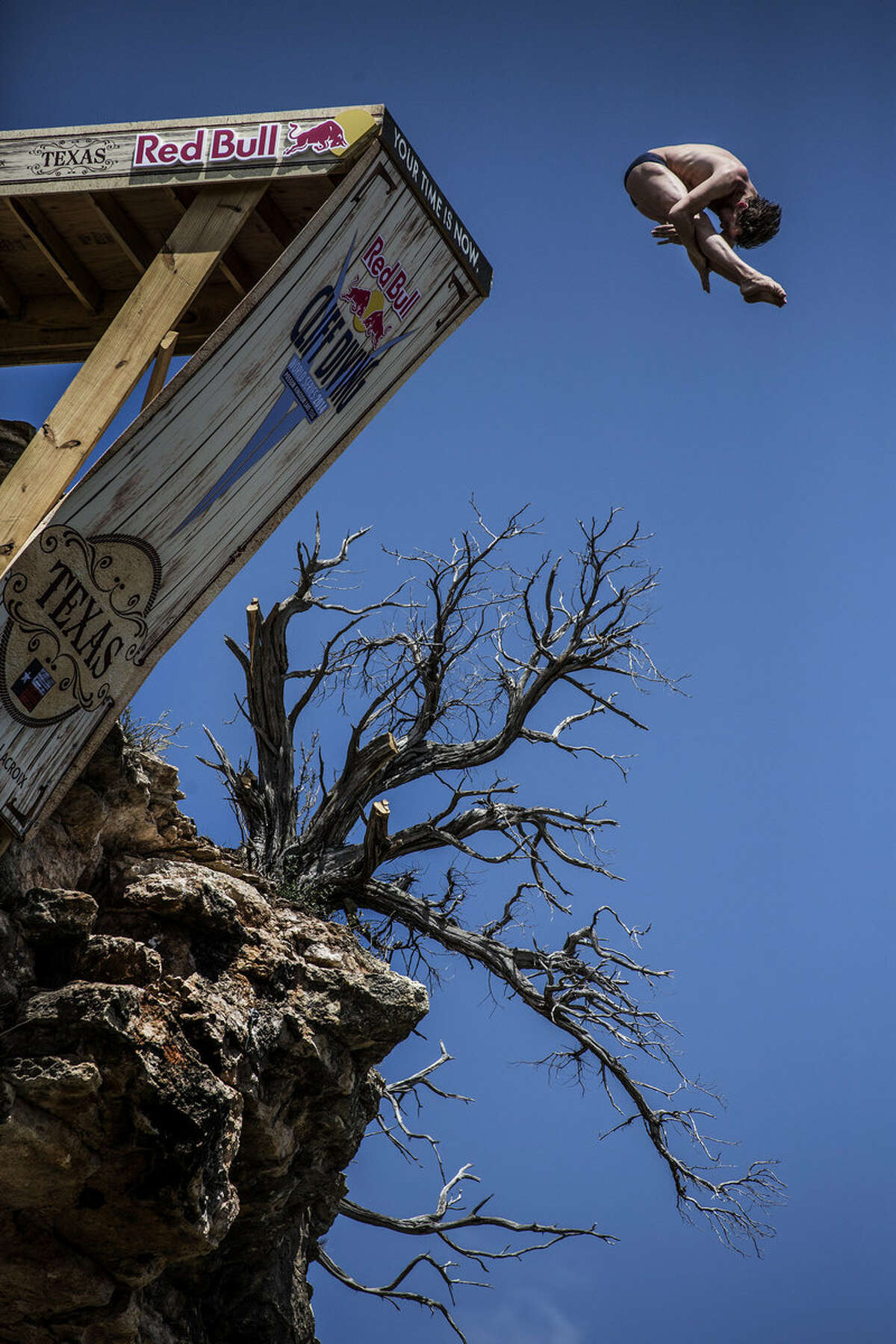 San Antonian claims cliff-diving crown