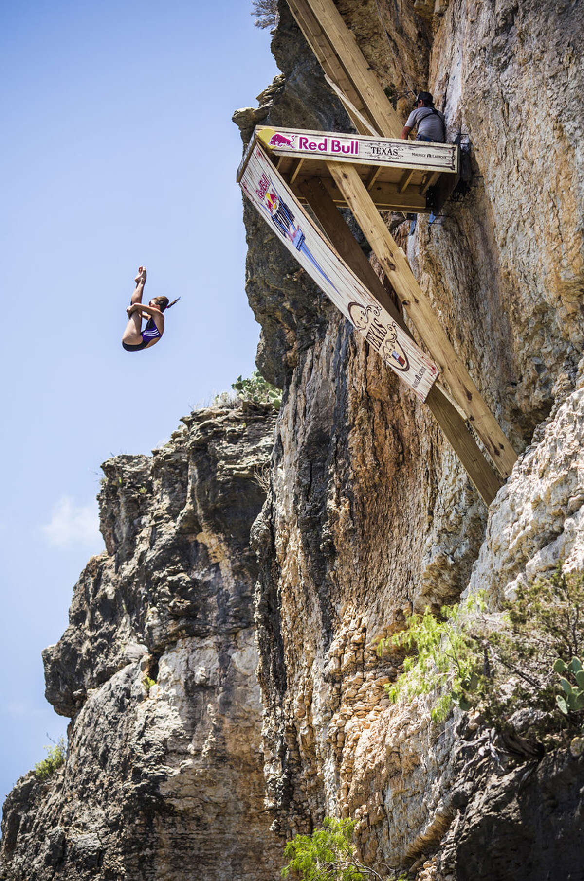 San Antonian claims cliff-diving crown