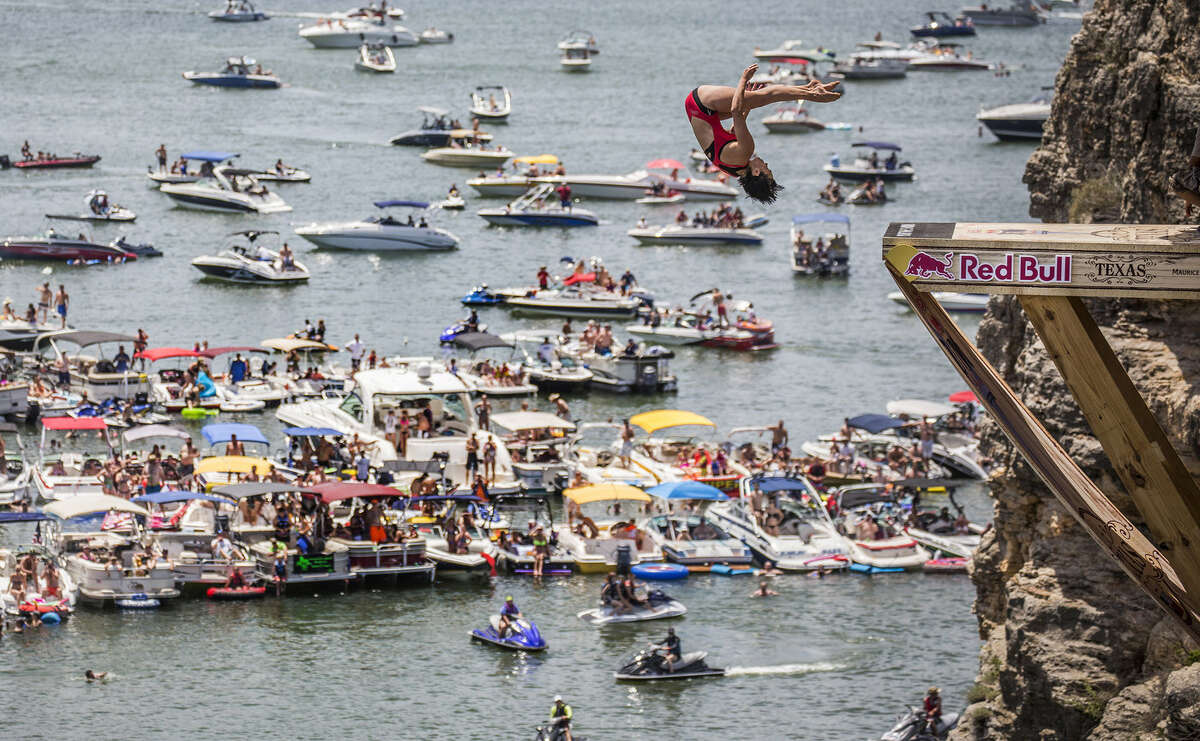 San Antonian claims cliff-diving crown