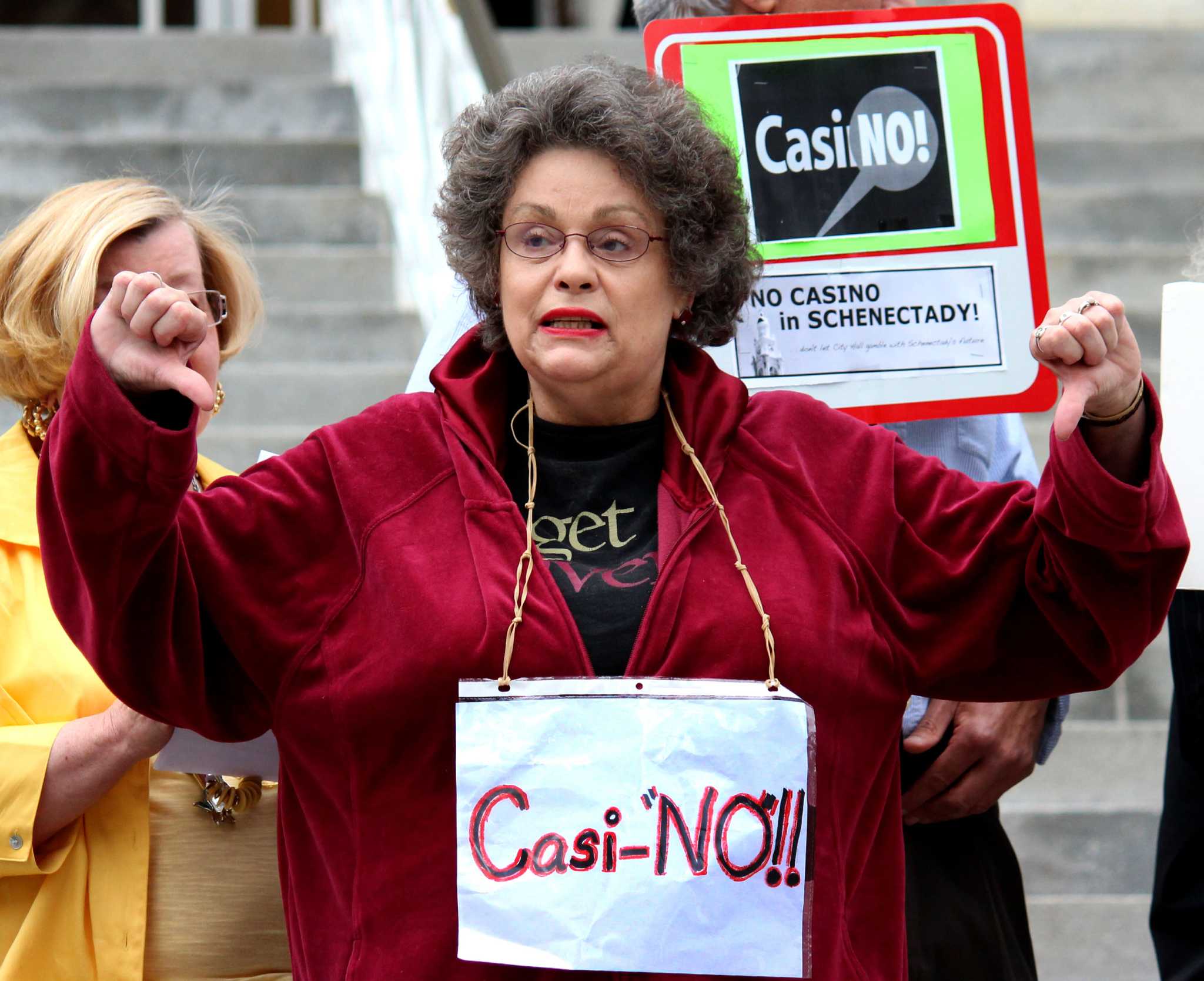 Council votes to back casino