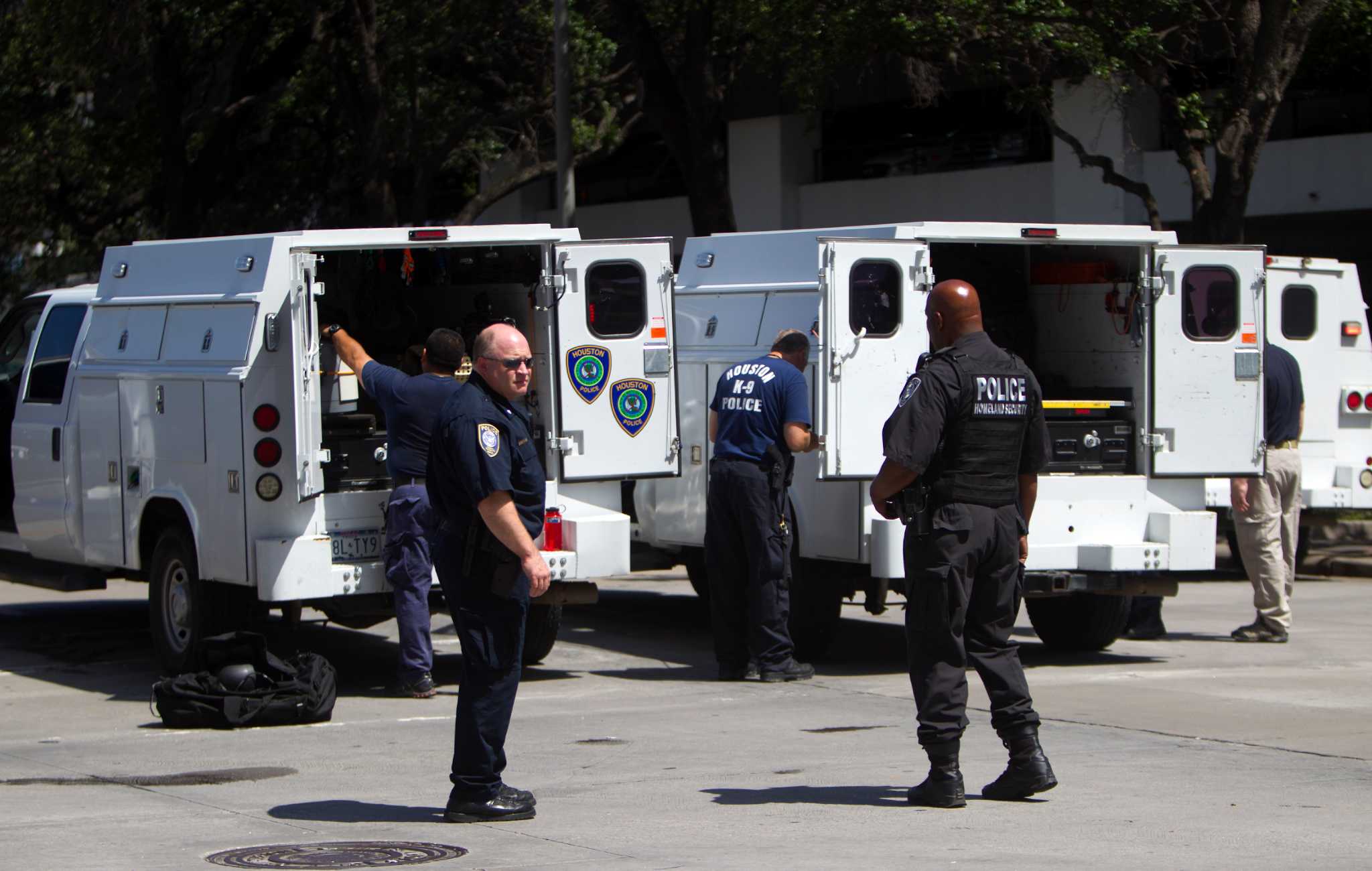 Bomb scare a dud at downtown federal building