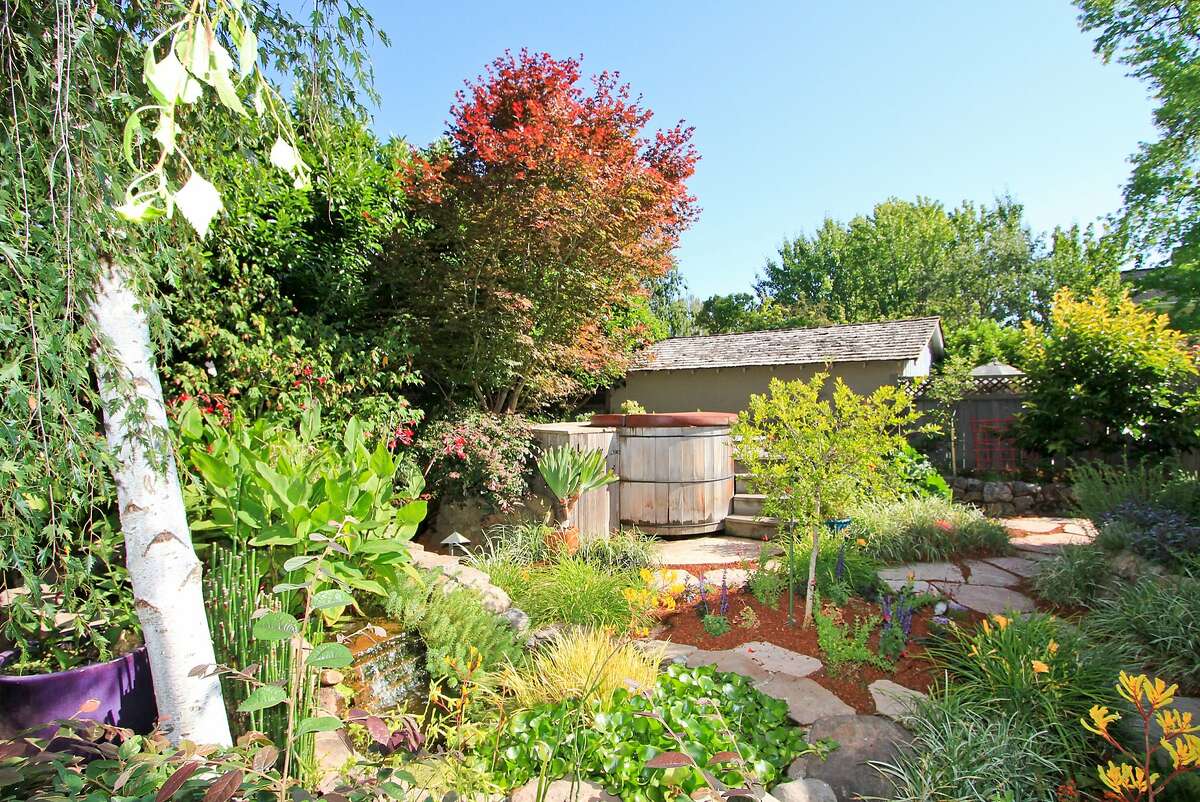 Extravagant gardens surround 4-bedroom in Palo Alto