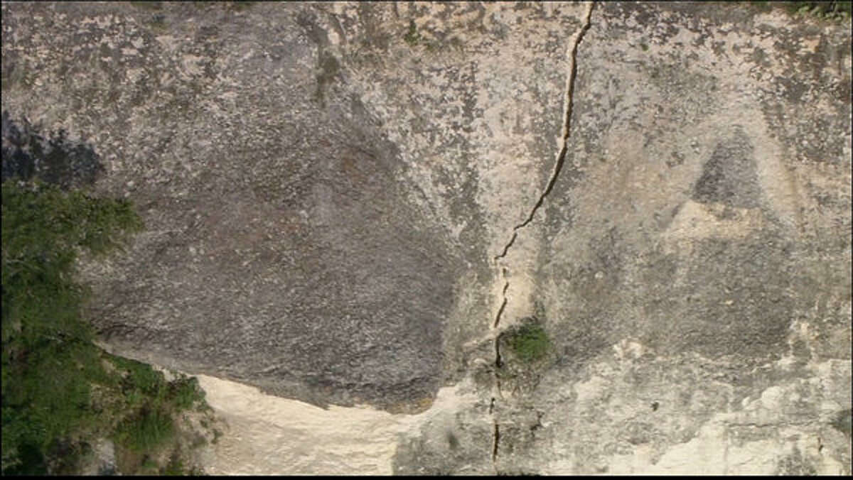 Lake Whitney cliff could be demolished