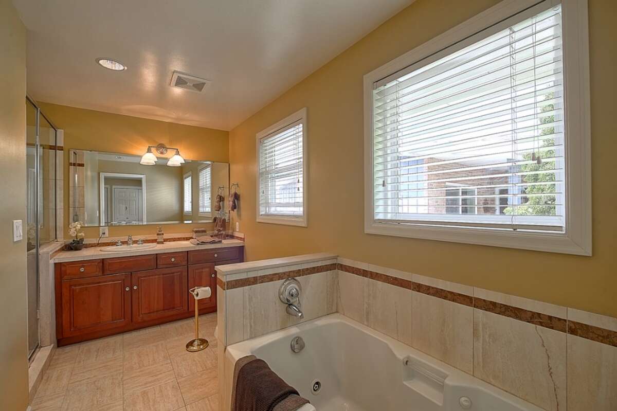 Seattle open houses, June 14 and 15