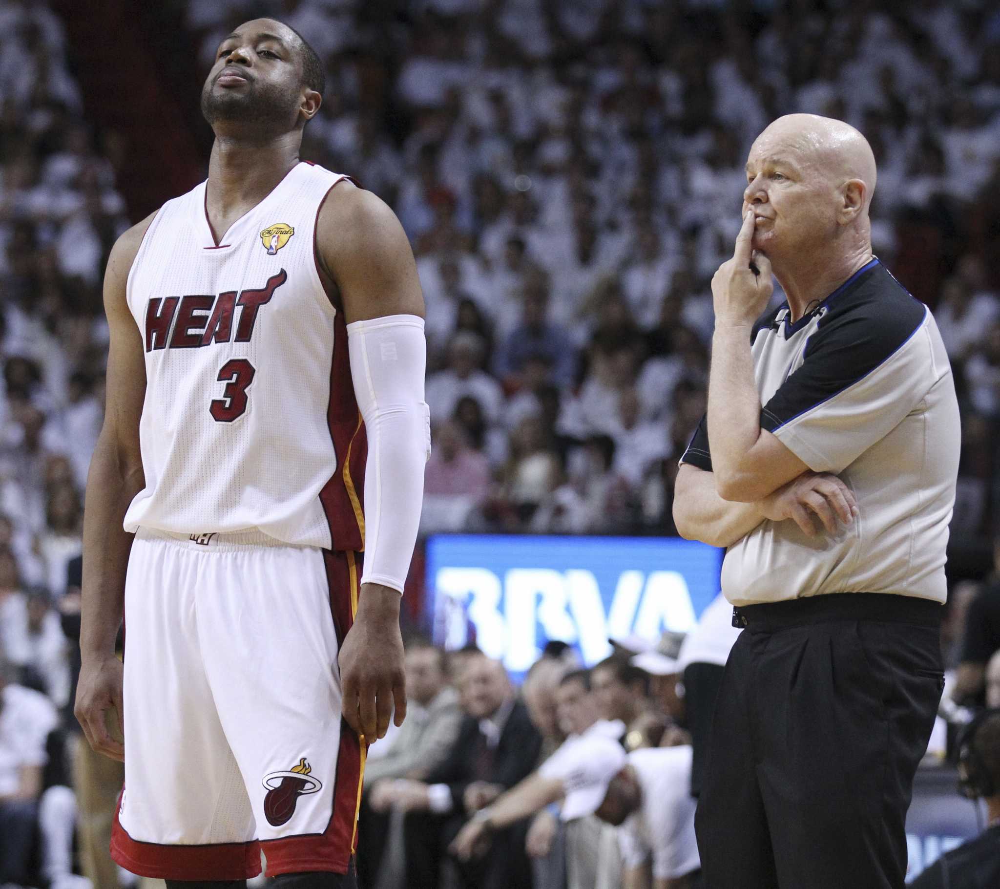 Wade's woes embody defending champ's situation