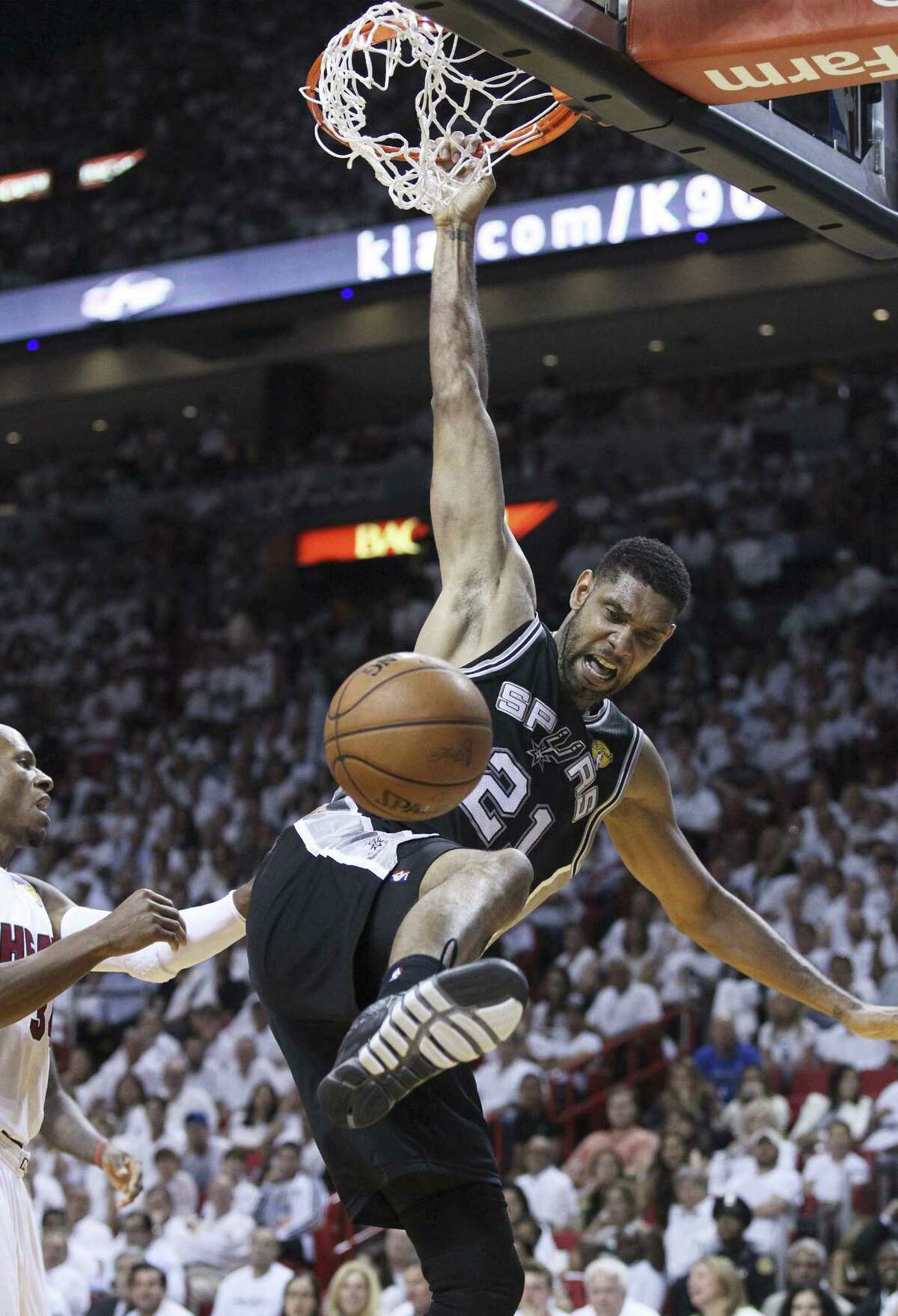 Spurs eyeing fifth title after another romp