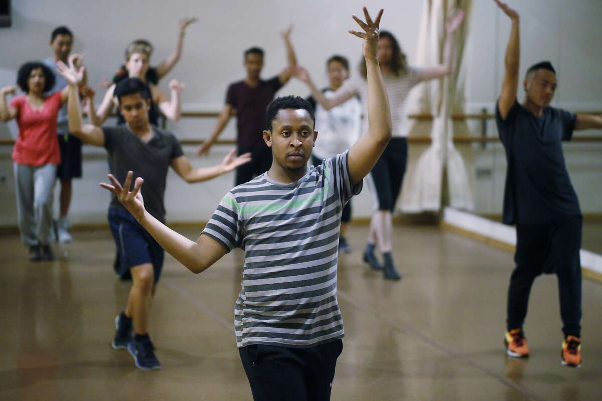 Dancer cuts up floor to keep voguing in fashion