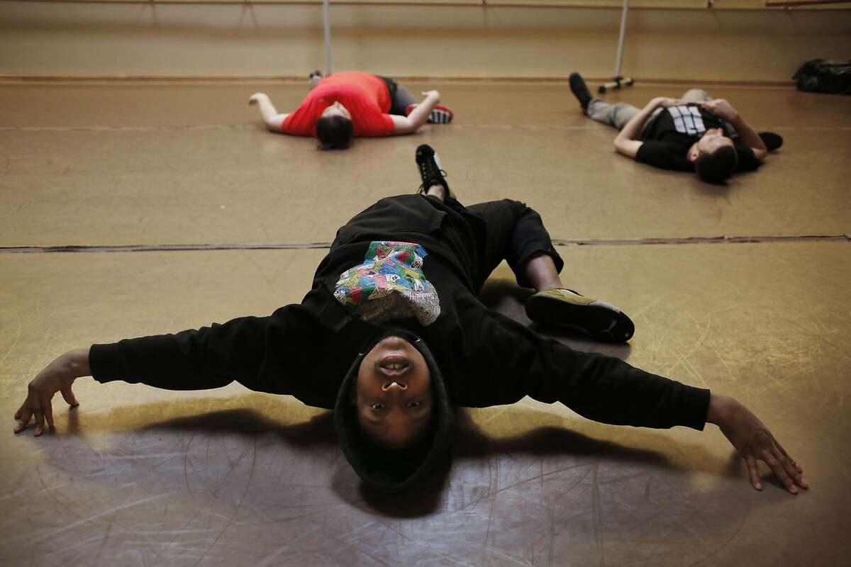 Dancer cuts up floor to keep voguing in fashion