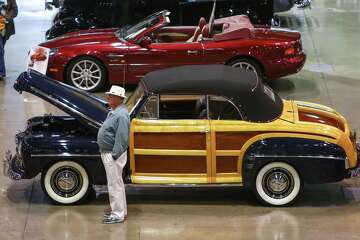 Mecum Auction brings hundreds of classic, rare cars to Seattle