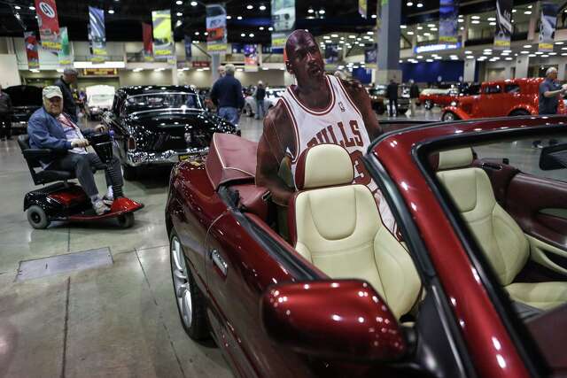 Mecum Auction brings hundreds of classic, rare cars to Seattle