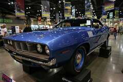 Mecum Auction brings hundreds of classic, rare cars to Seattle