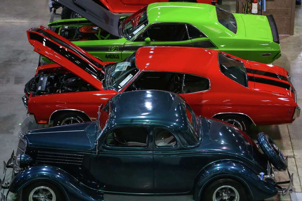 Mecum Auction brings hundreds of classic, rare cars to Seattle