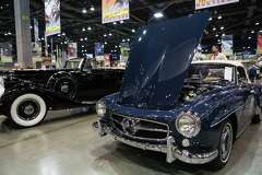 Mecum Auction brings hundreds of classic, rare cars to Seattle