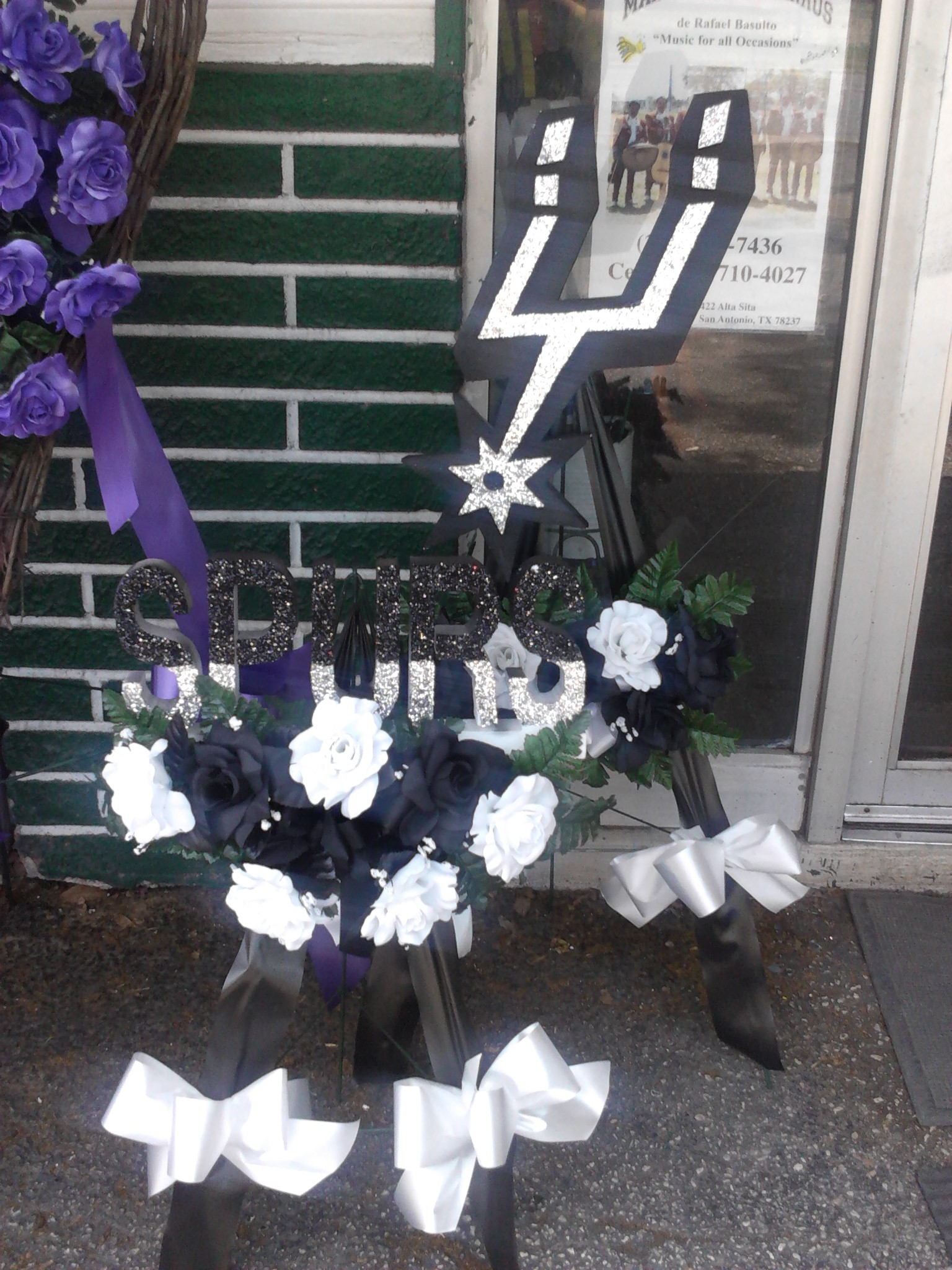 Cemetery bans Spurs decorations