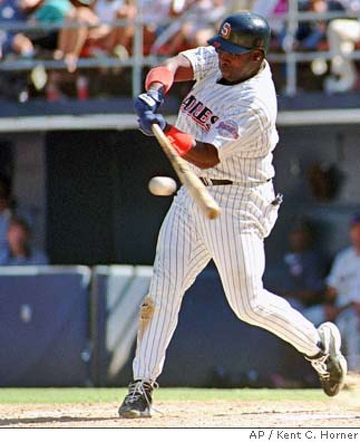 Tony Gwynn, sweet-swinging 'Mr. Padre,' dies at 54