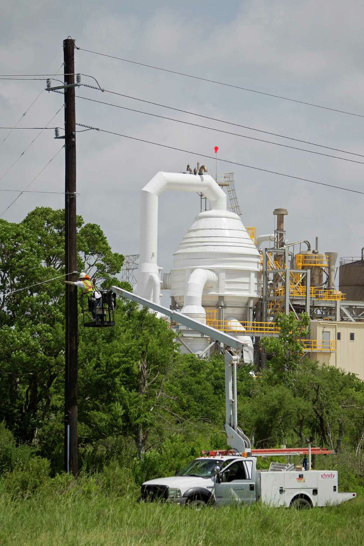 Comcast expands fiber-optic network to Baytown industrial park