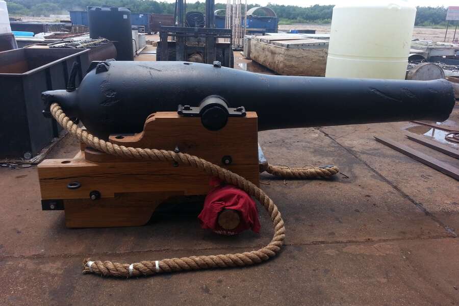 Huge cannon from Civil War ship finds home in Texas City ...