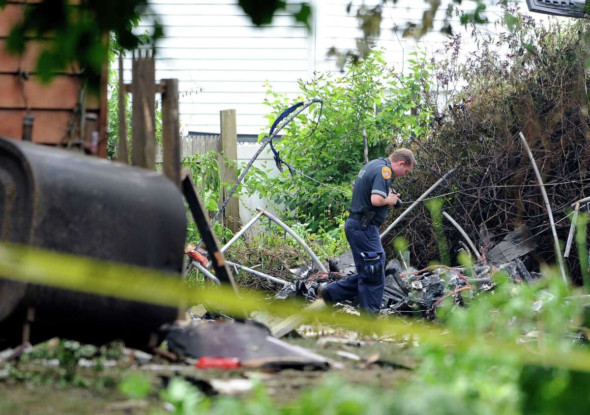 Pilot dies in fiery small-plane crash