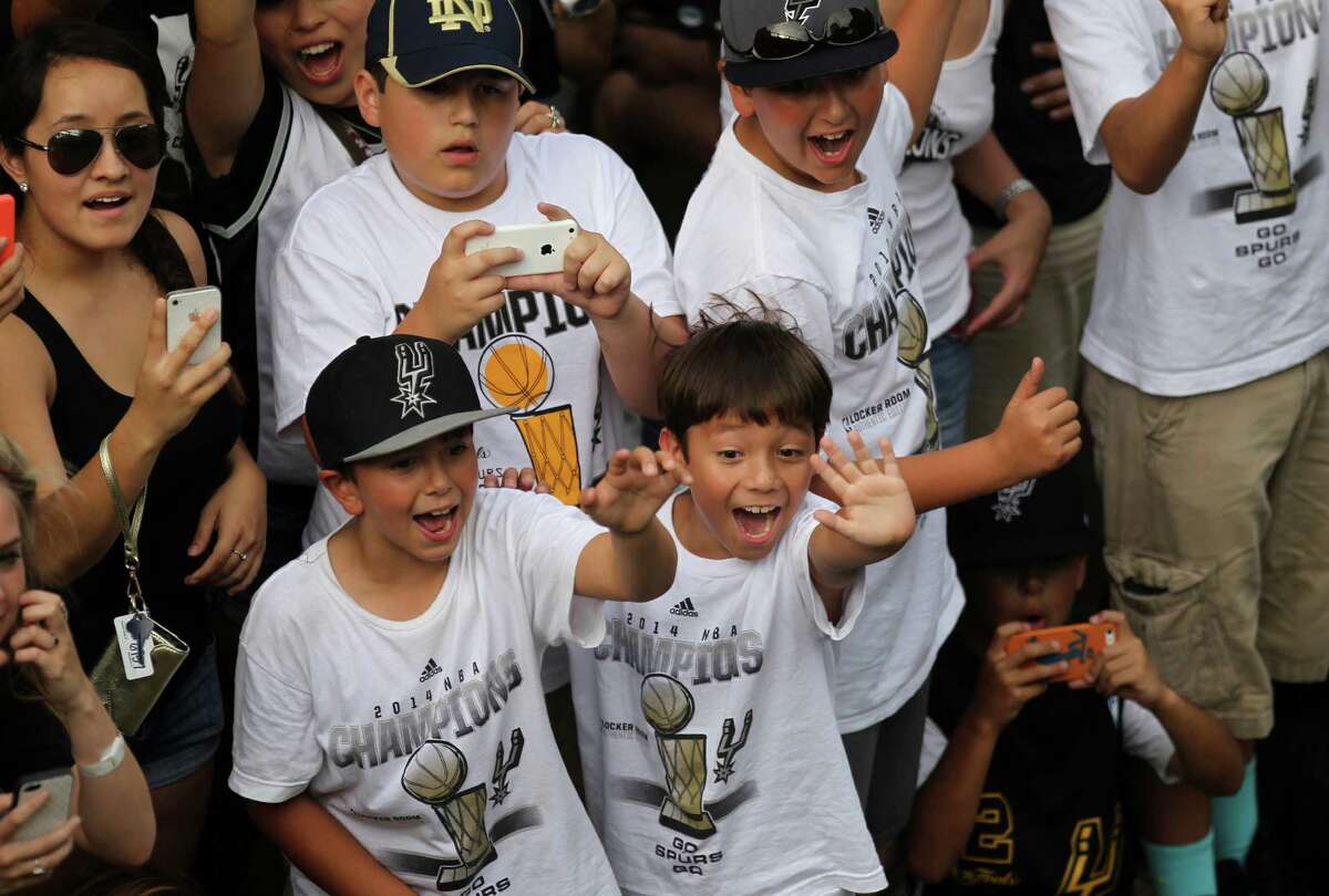 Spurs Caravan tour begins in Laredo
