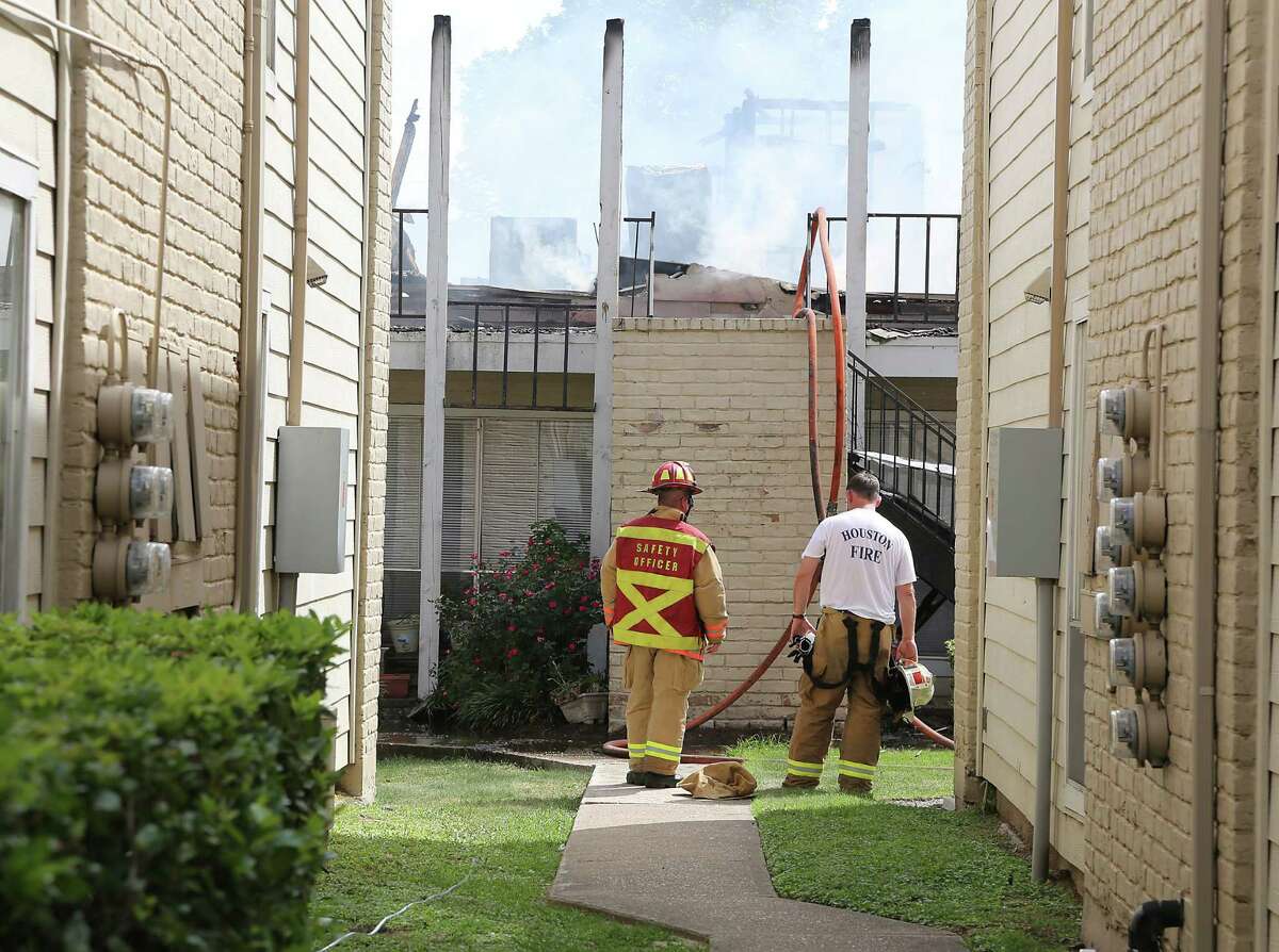 1 dead in explosion that demolished northwest Houston apartment complex