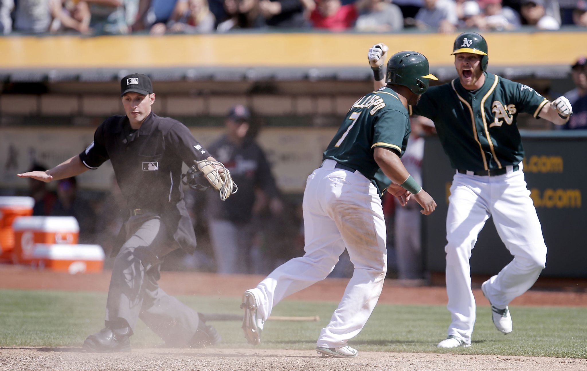 Crisp delivers again as A's win in 10th