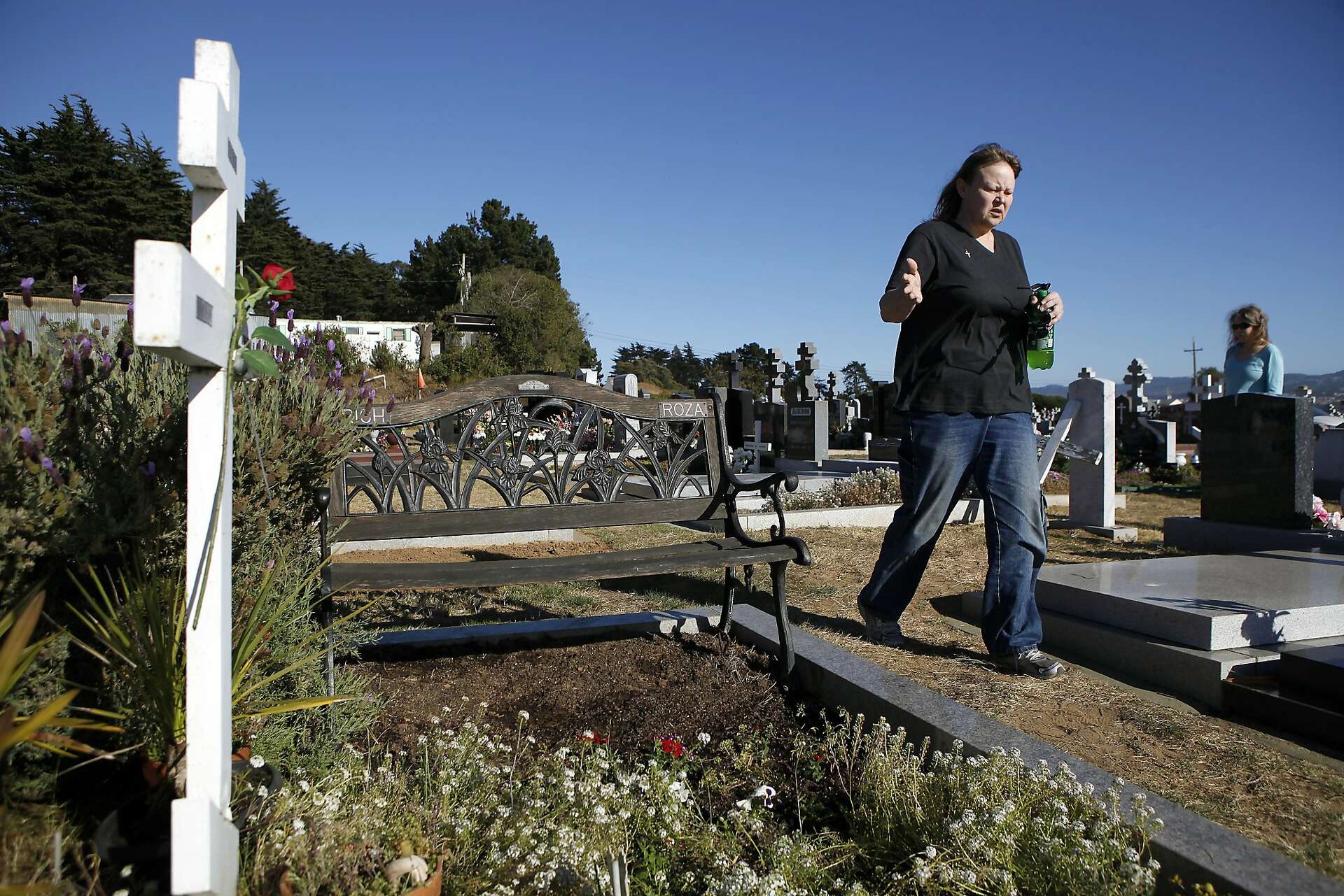 Homeless woman and cat who met in cemetery save each other