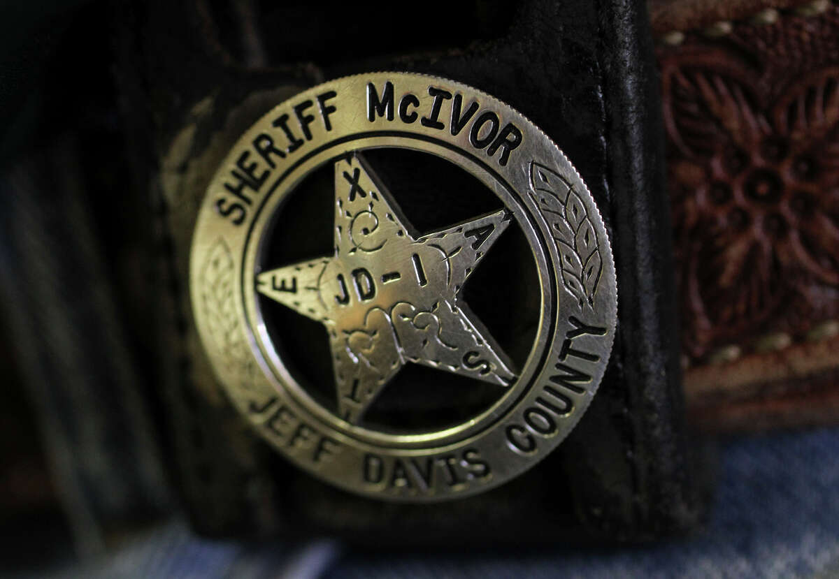 Former UT star now quarterbacks a small town sheriff's department