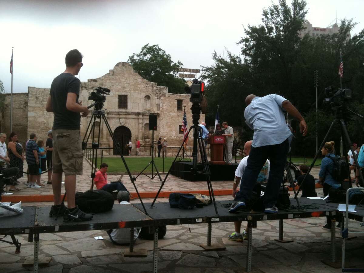 Rock legend brings his Alamo collection to San Antonio