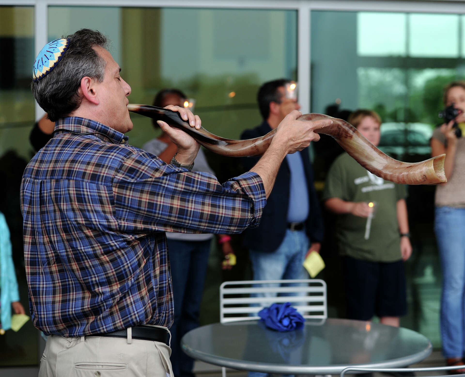 Hundreds pray together for Beaumont ISD