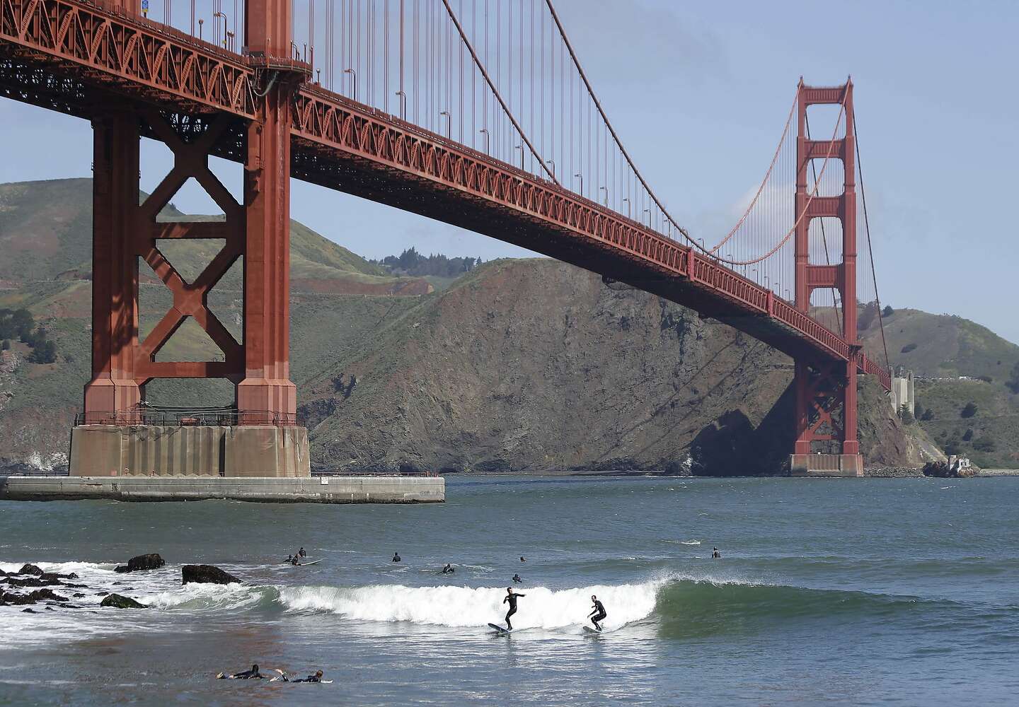 Golden Gate Bridge suicide barrier closes in on approval