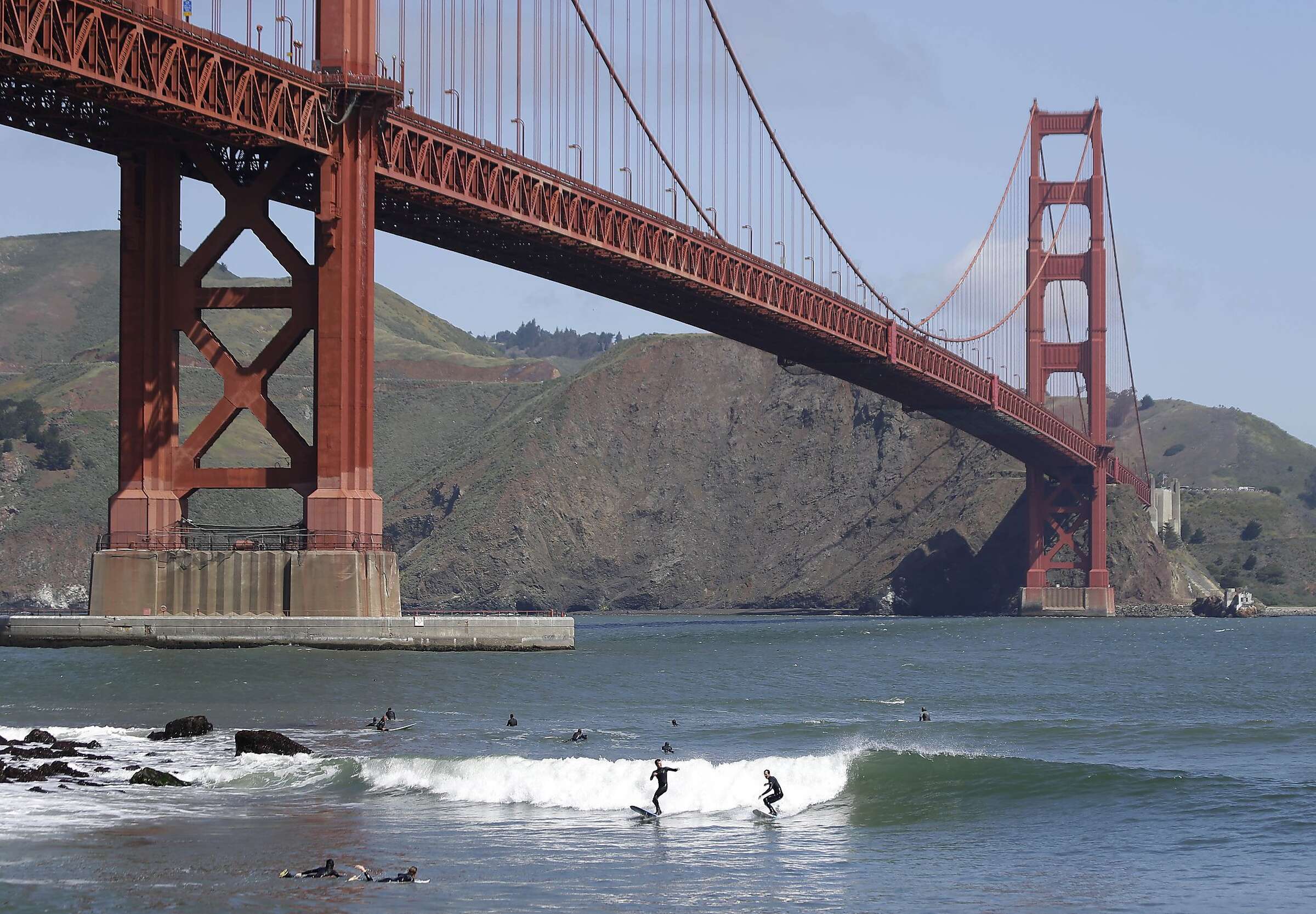 Golden Gate Bridge suicide barrier closes in on approval