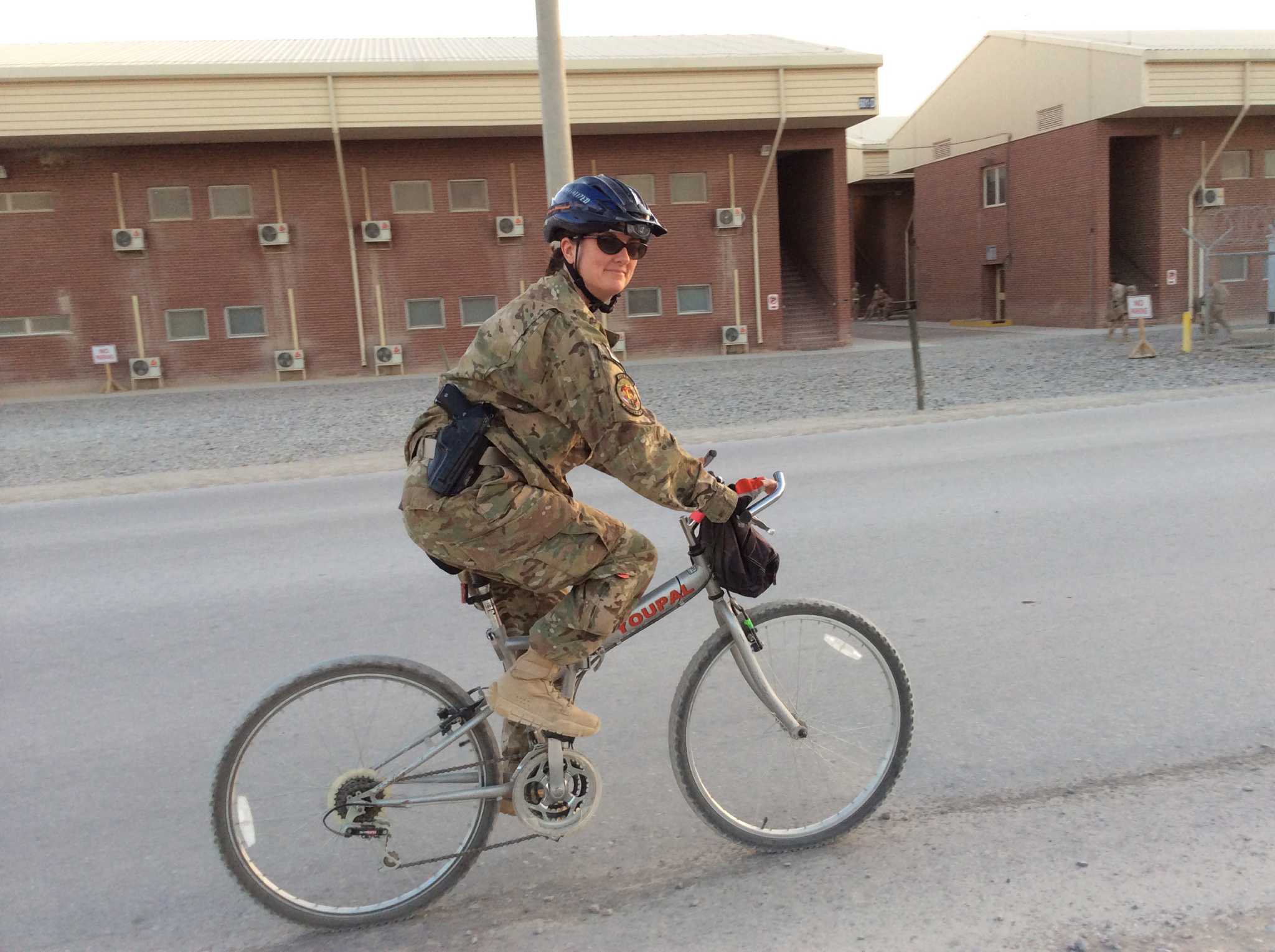 Navy medic faces challenges in desert