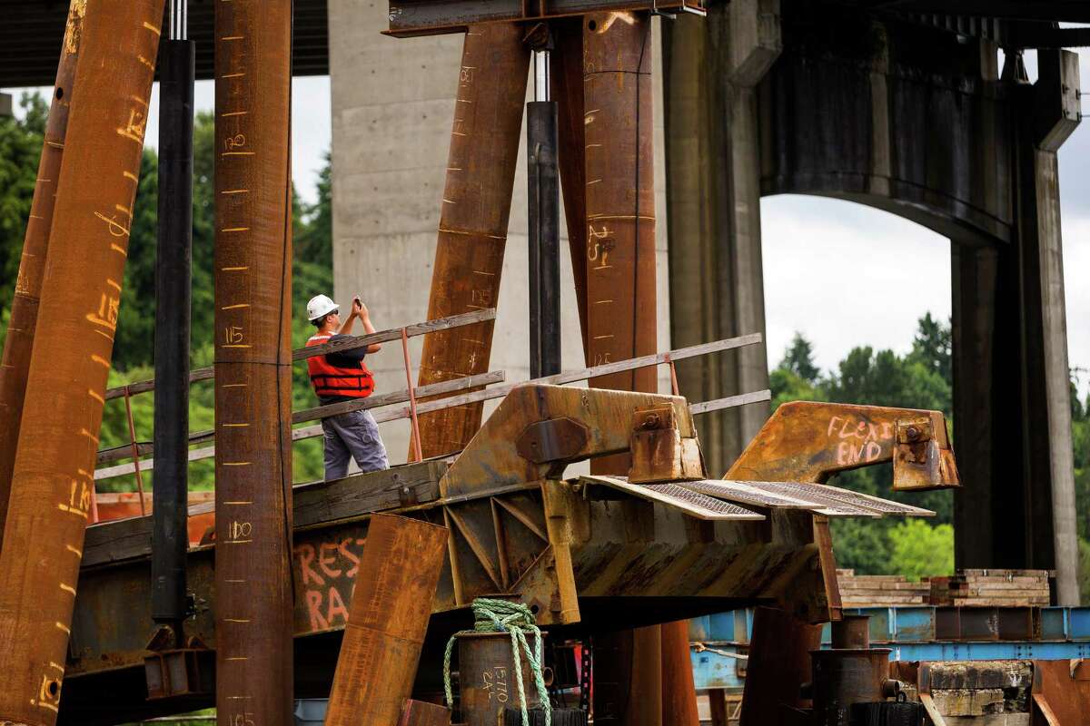 Giant hinged span coming to 520 Bridge
