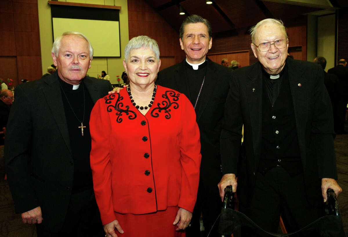 Bernard Popp, retired S.A. bishop, dies at 96