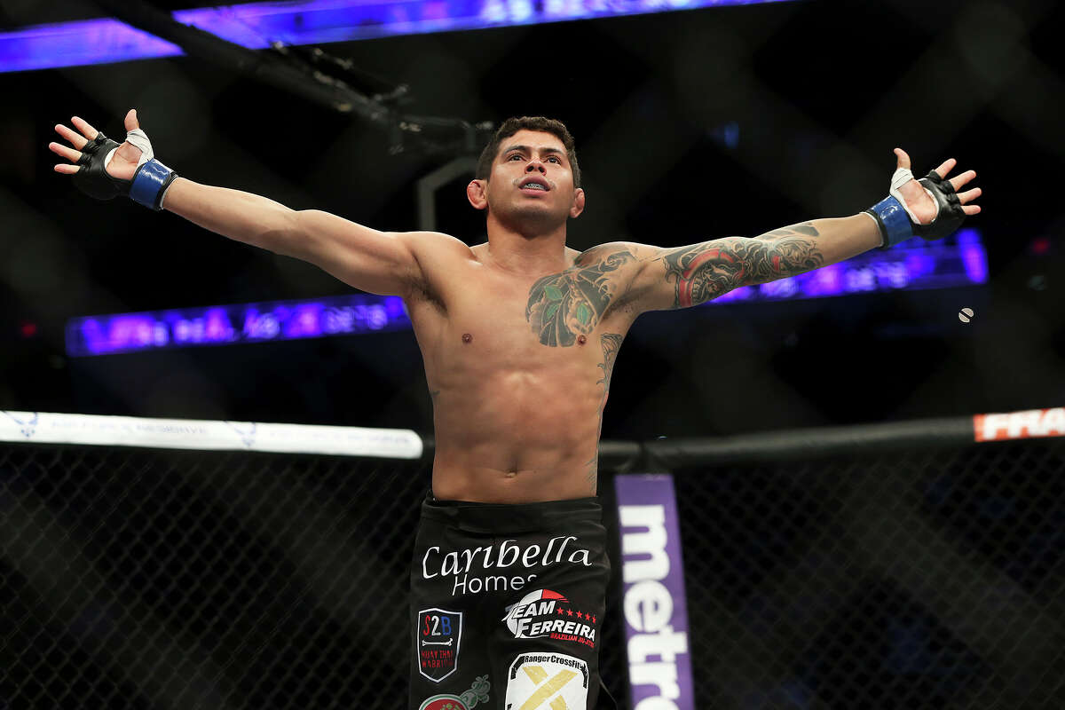 Swanson’s striking sinks Stephens in UFC Fight Night 44