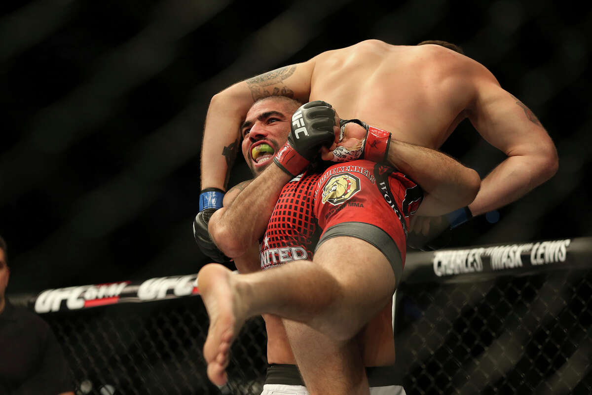 Swanson’s striking sinks Stephens in UFC Fight Night 44