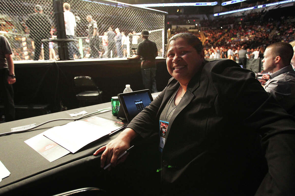 Swanson’s striking sinks Stephens in UFC Fight Night 44