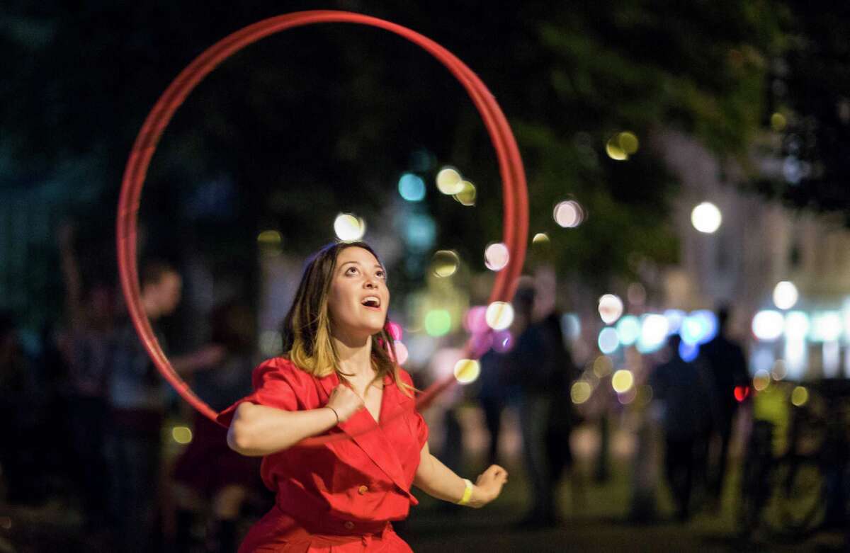 Cool photos: Winding up for German hula hoop fest