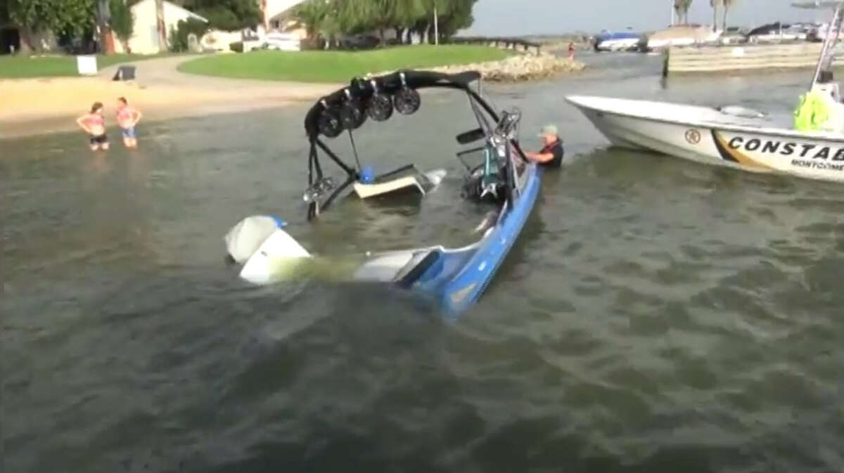 11 rescued from sinking boat on Lake Conroe