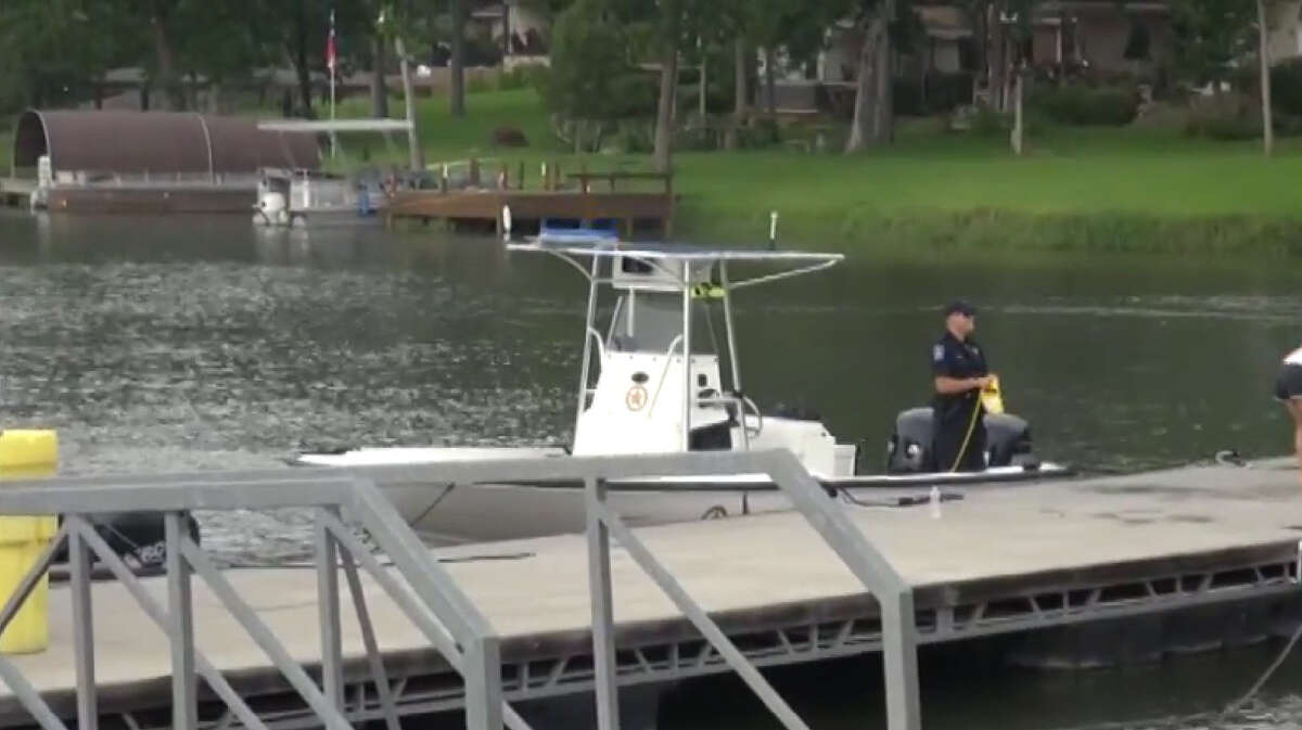 11 rescued from sinking boat on Lake Conroe