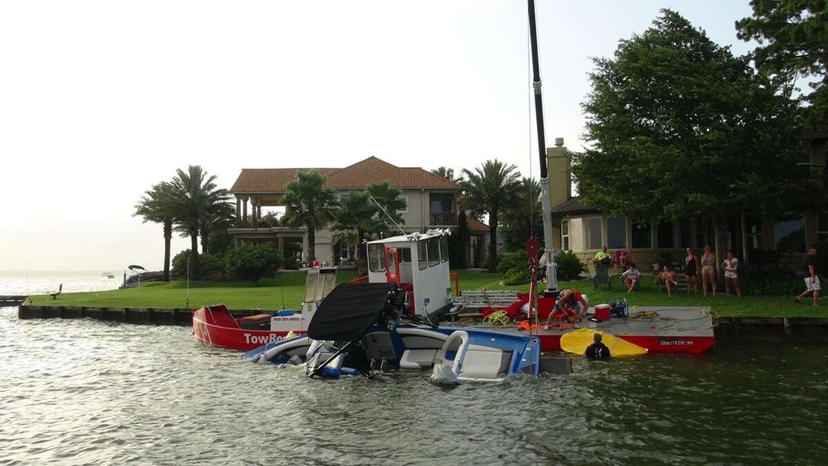 11 rescued from sinking boat on Lake Conroe