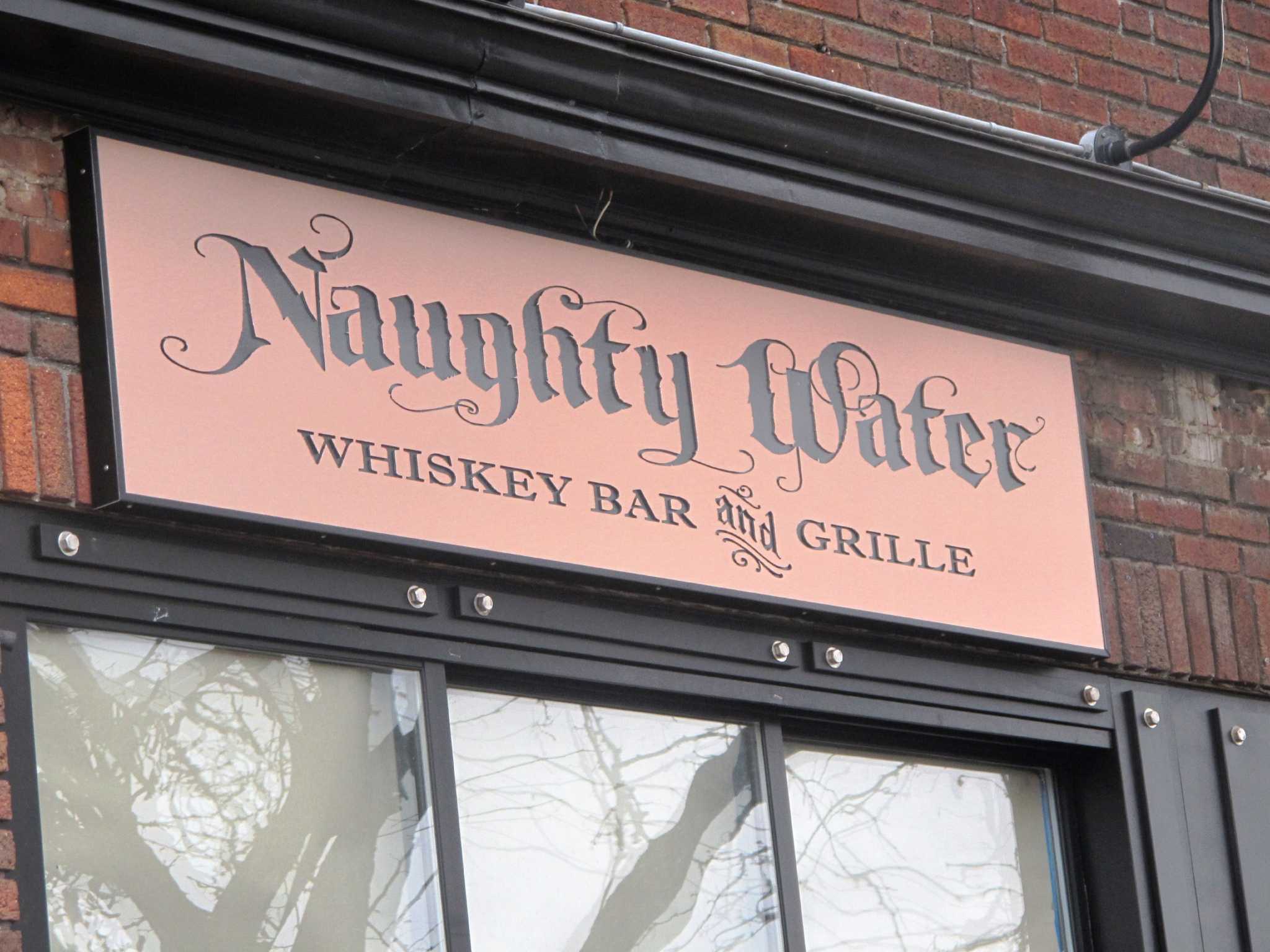 Bar manager accused of probation violation