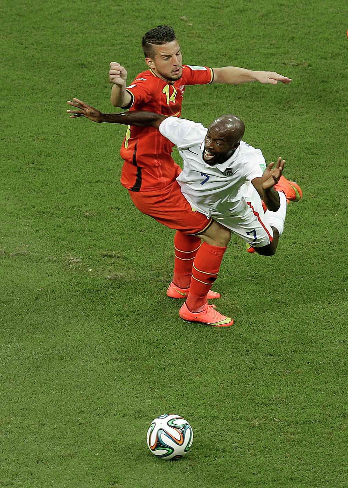 Dynamo acquire DaMarcus Beasley in trade with Toronto FC