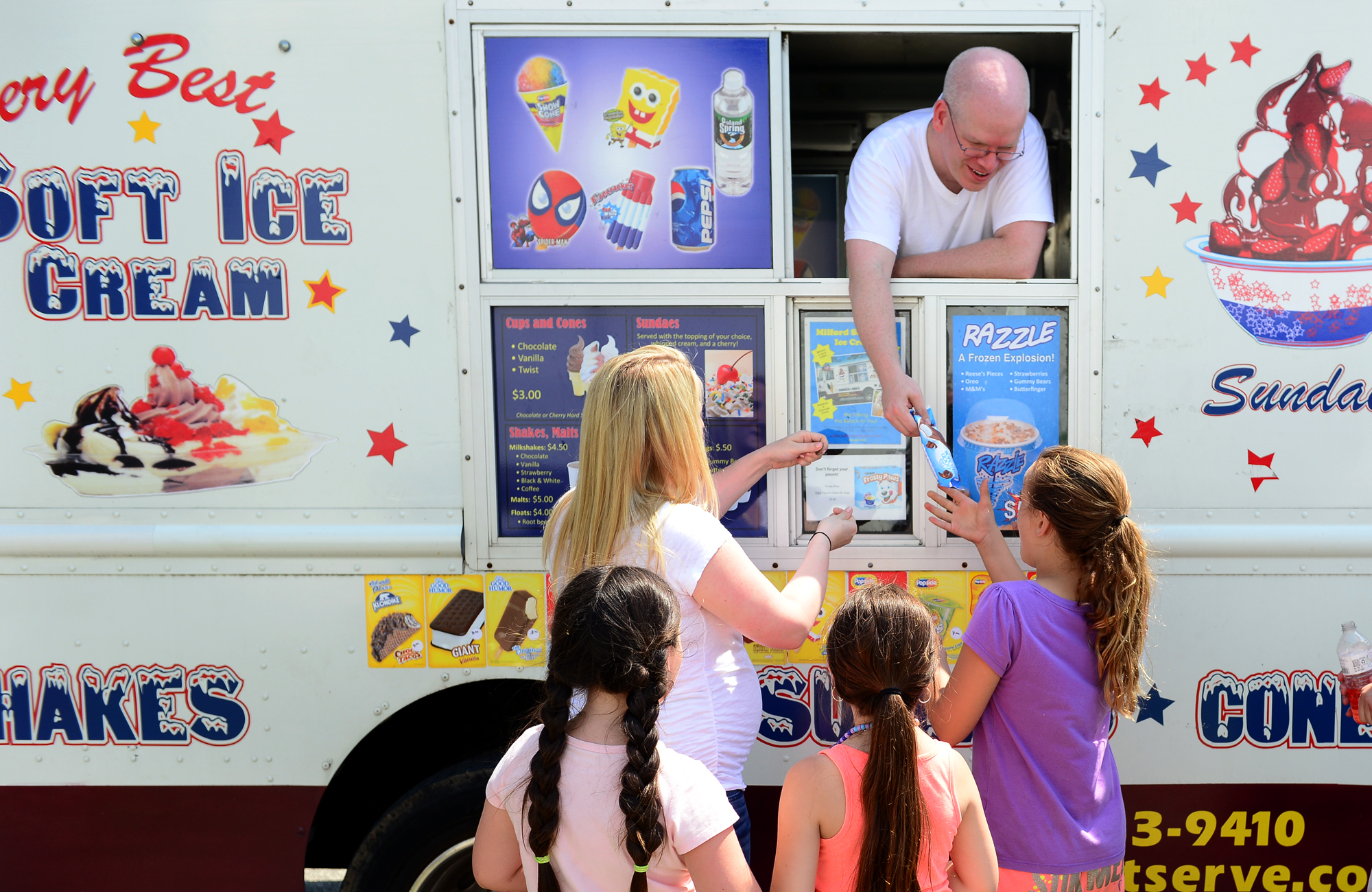Ludlowe teachers mix ice cream with classroom