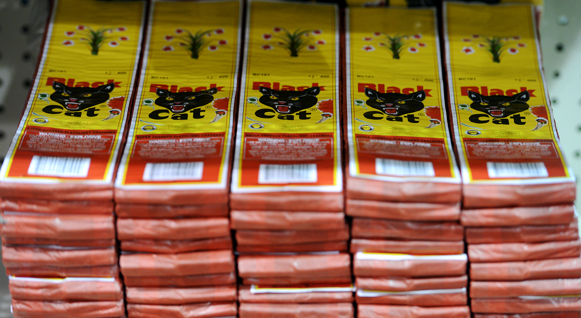 Family watches as man blows off both hands with fireworks