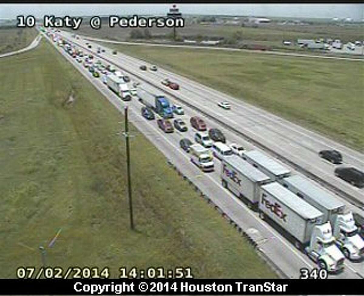 Vehicle accident shuts down Katy Freeway eastbound lanes