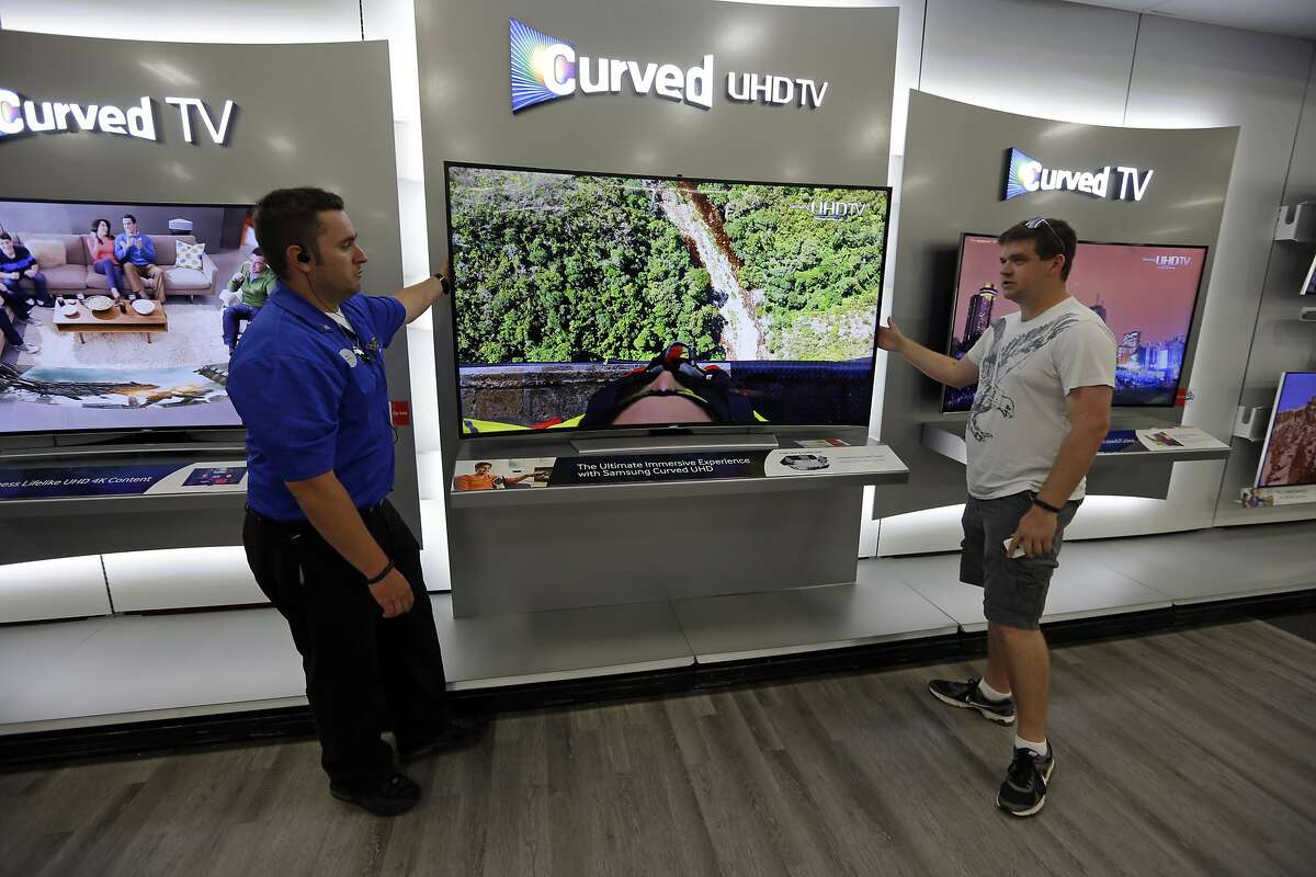 Big-screen TVs give way to supersize-screen TVs