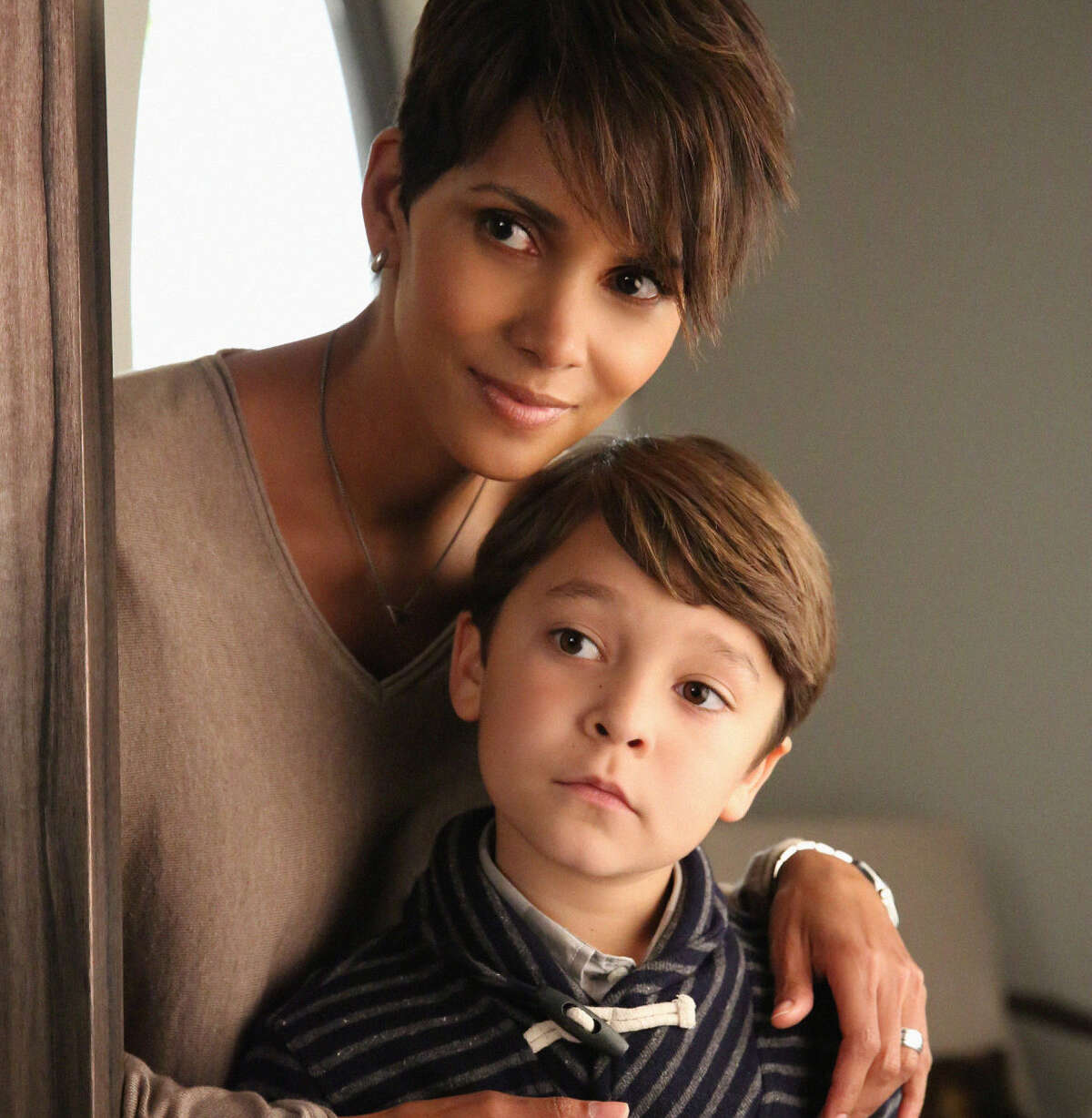Halle Berry's 'Extant': Pregnant with mystery