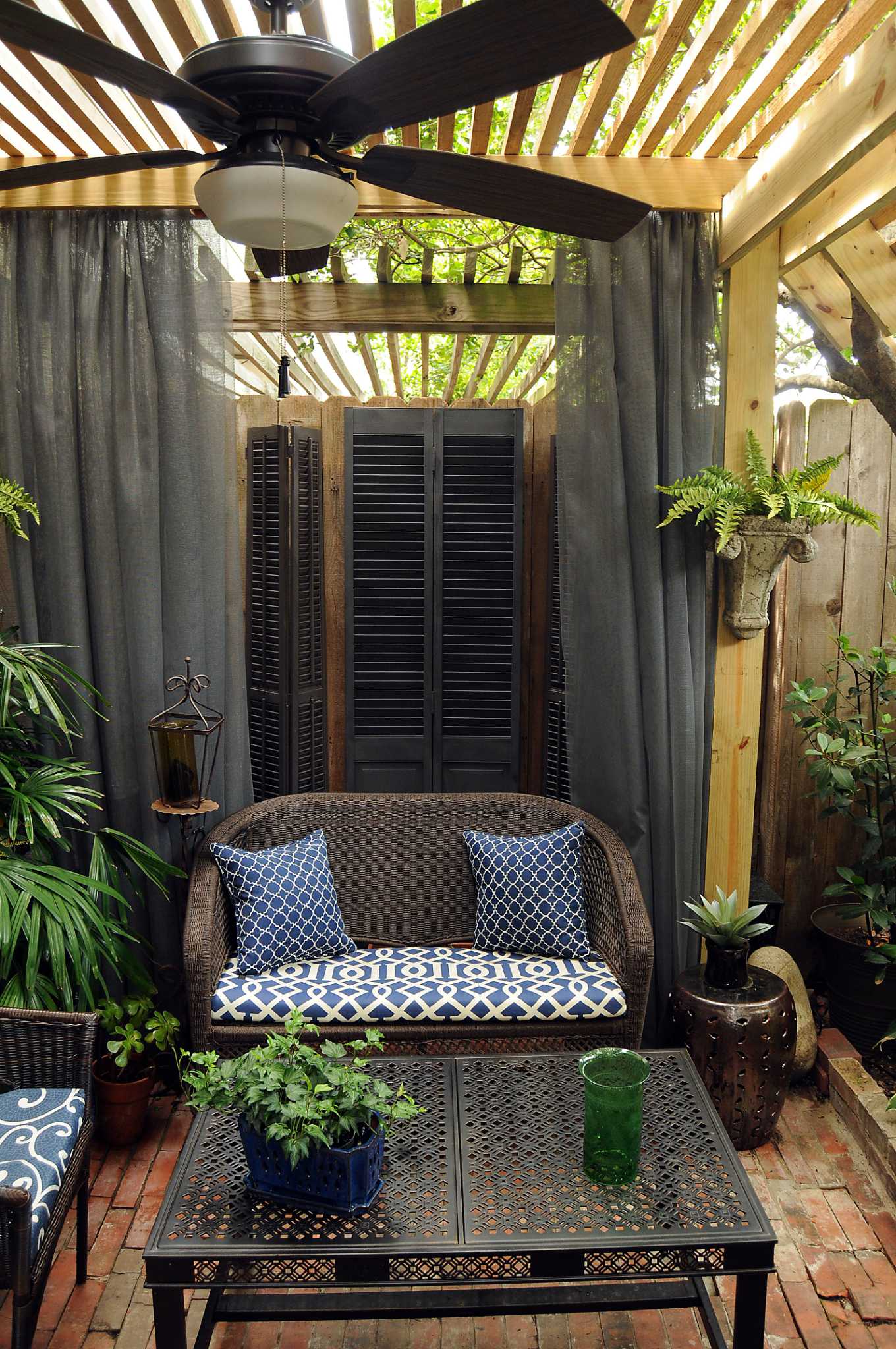 Style and ingenuity give low-dollar patio an inviting, high-end look